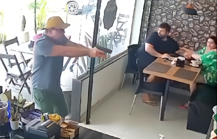 Video: Un “Caco” entro a robar a un restaurante, pero en el lugar se ...