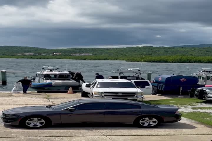 Video: Momento en que traen en lancha a fugitivo arrestado en Culebra ...