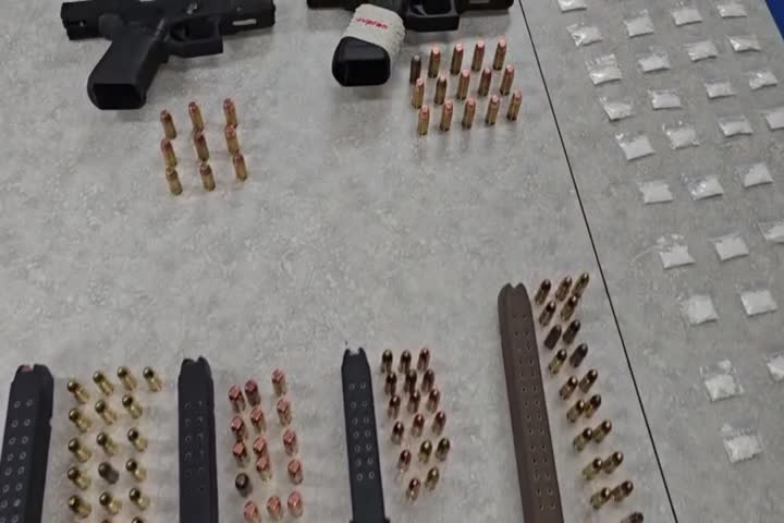 Video: Ocupan armas y drogas durante intervención en caserío de Manatí ...