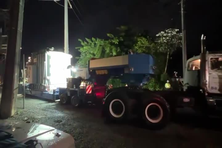 Video: Comienza el proceso de trasladar transformador de LUMA hacia el ...